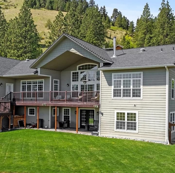 Gorgeous 180 Views, Brand New Luxury - La Grande, OR