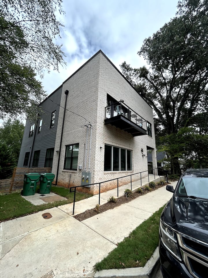 Inner City Metro Atlanta Delight! 4bed 2.5bath - Decatur, GA