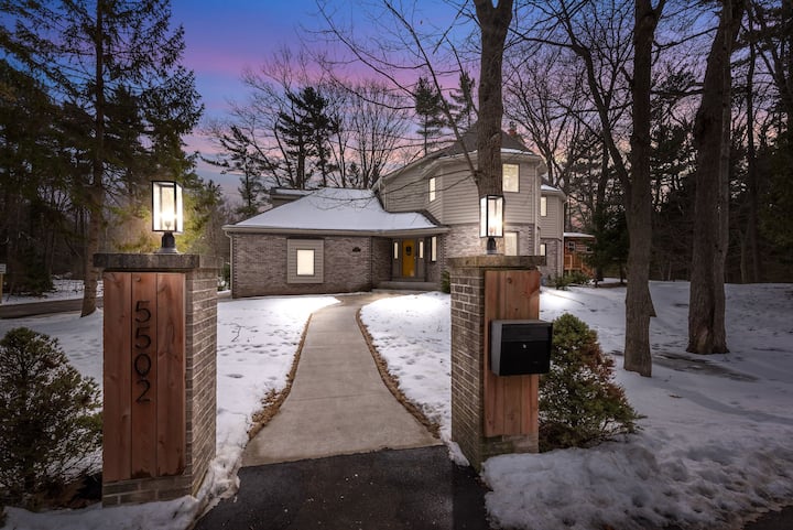 Modern Lakeshore Home With Treehouse - Sheboygan, WI