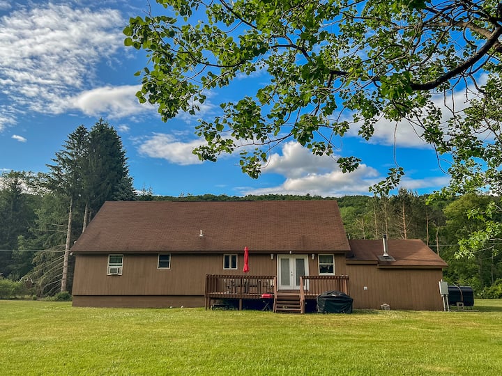 Home Away From Home With Gazebo And Firepits - Livingston Manor, NY