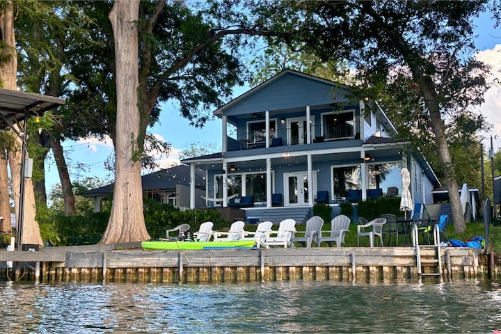 Dunlapian Lakefront Retreat - 10 Bedrooms/5 Baths - New Braunfels, TX