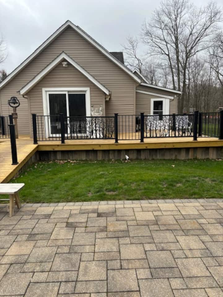 21 Miles From Downtown Cleveland - Chagrin Falls, OH
