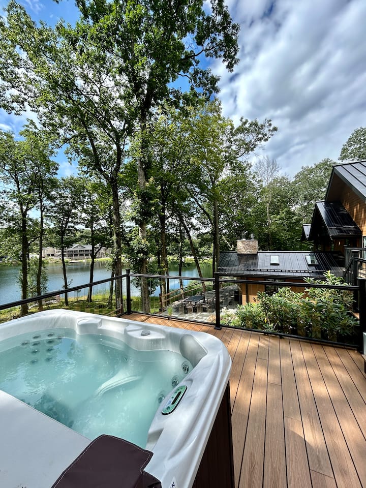 Lakefront Home With Views & A Hottub - Lake Hopatcong, NJ