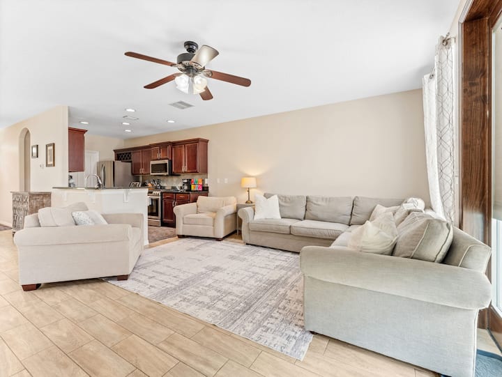 Tampa Townhome Getaway  Westchase & Citrus Park - Odessa, FL