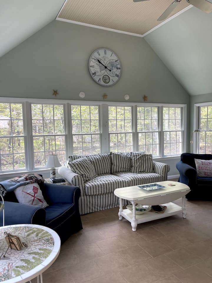 Cheerful Cottage, Walk To Public Or Private Beach. - Coast Guard Beach, MA