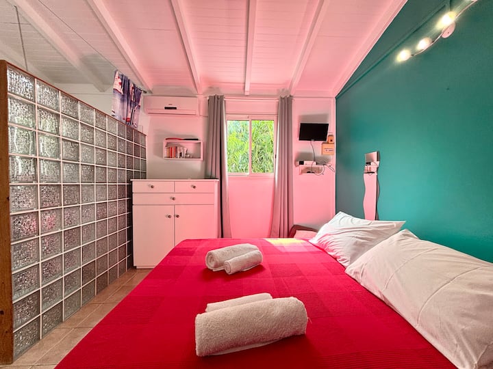 Gîtes Les Bienheureux : Table D'hôte Et Piscine - Guadalupe