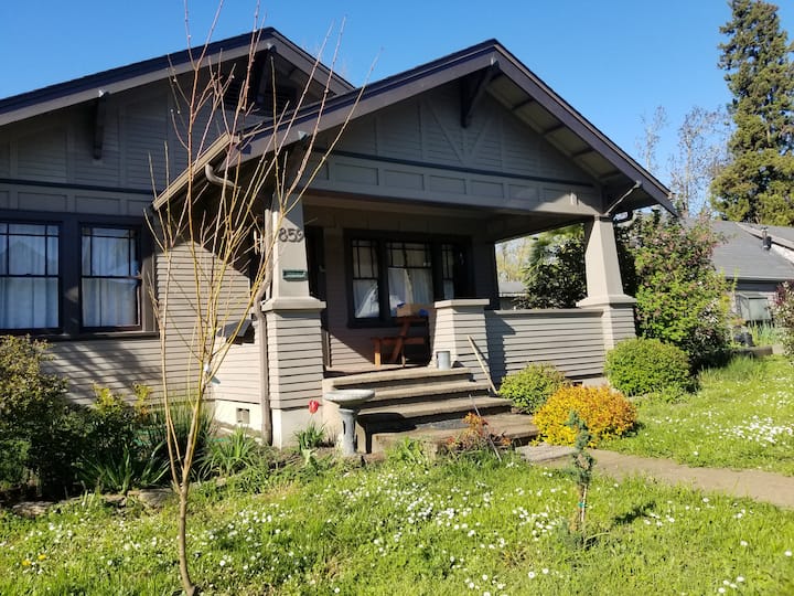 Mystical 1920s Bungalow Oasis - Eugene, OR