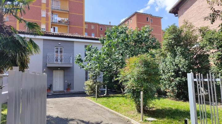 Villetta A Borgo Panigale Con Parcheggio Privato - Bolonia