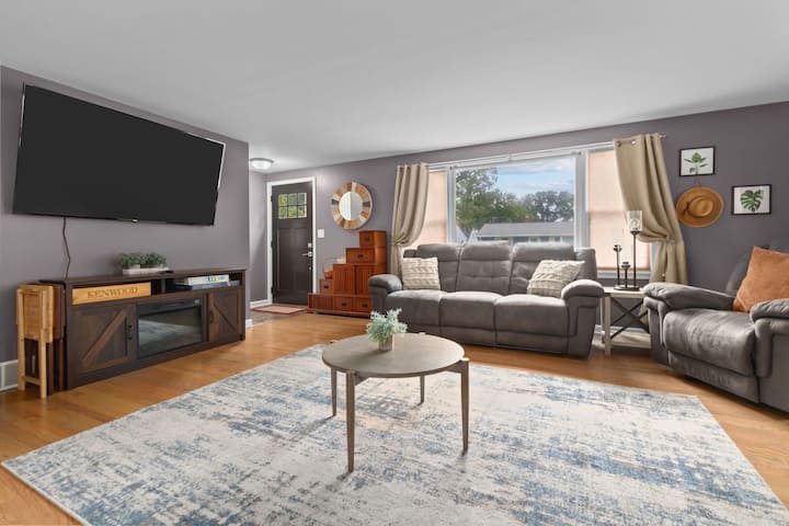 Lambeau Abode- 4 Blocks To Stadium. Entertain 4 Br - Green Bay, WI