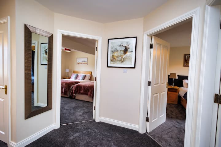 Beautiful Home Across From  National Park - Killarney