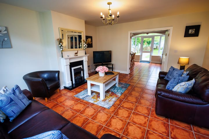 Beautiful Home Across From  National Park - Killarney