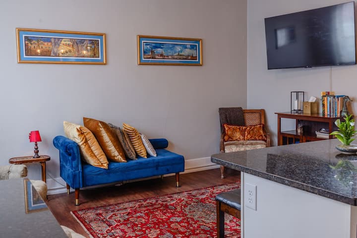 Centrally Located 3 Br Suite With Stylish Upgrades - Morgantown, WV