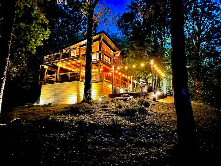 Hot Tub, Mnt View, Game Rm, Pizza Oven & Fire Pit - Dillard, GA