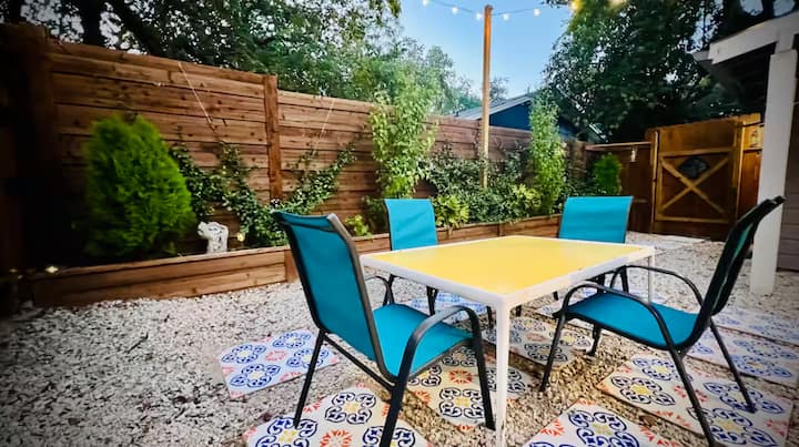 Relaxing Home Near Dt Austin - Austin, TX