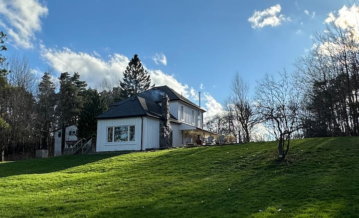 Private Hockley Valley Farmhouse - Caledon, ON, Canada