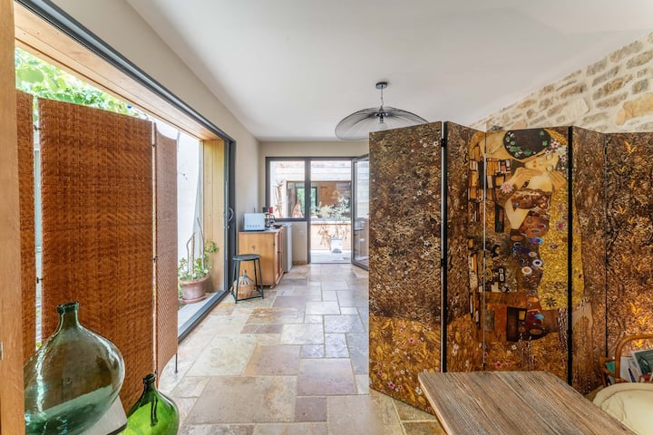 Ravissante Chambre Avec Garage Pour Vélos Et Motos - Bédoin