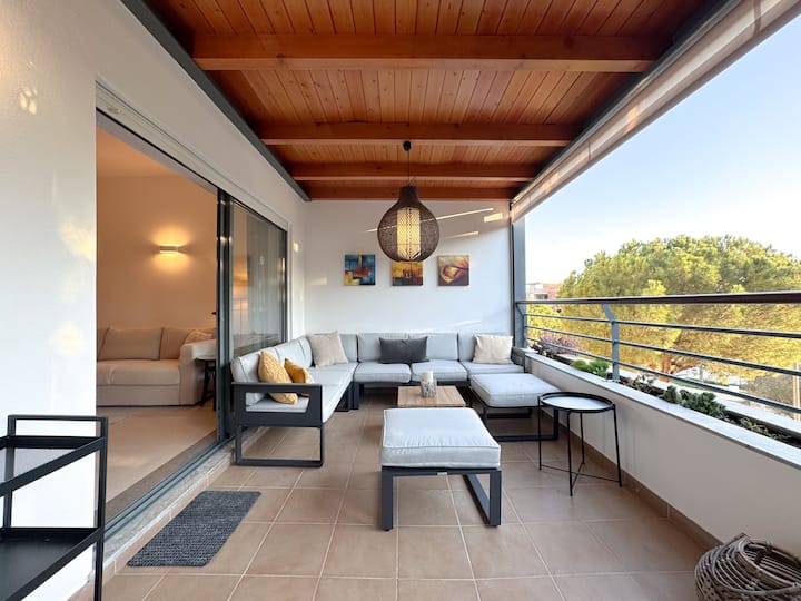 Modern Flat In Gated Complex With Pool - Lagos