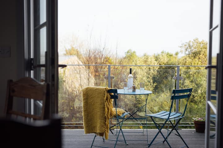Stylish Hay-loft With Stunning Countryside Views - Little Haven