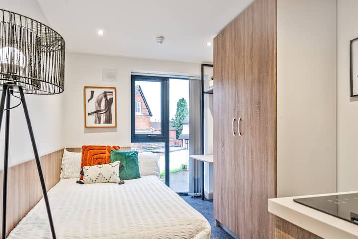 Long-term Stay Near Molineux, Free Parking + Wi-fi - 울버햄프턴