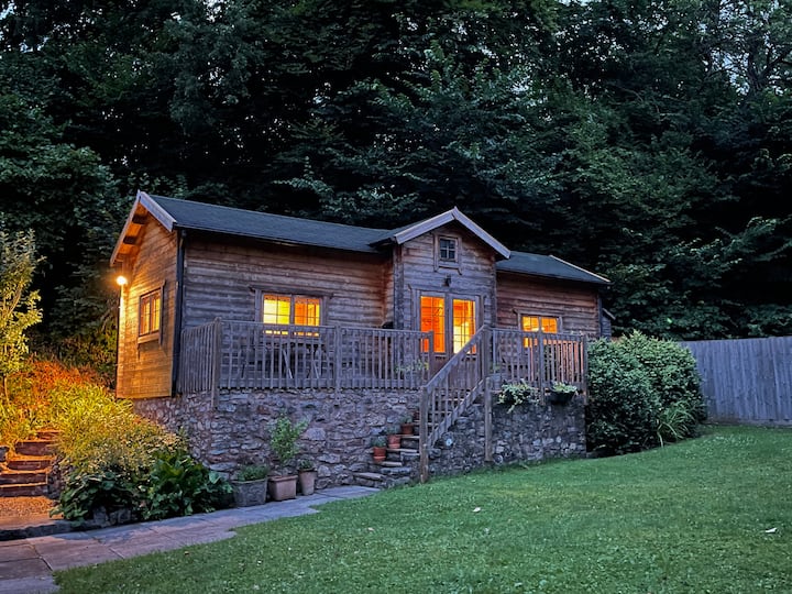Log Cabin Near Wells, Somerset - Shepton Mallet