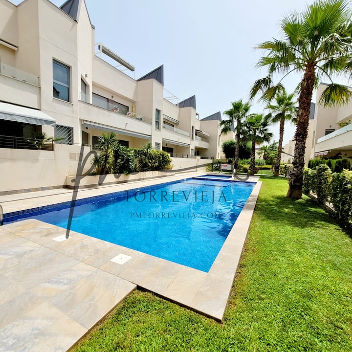 Pmt01 - Modern, Luxury With Heated Pool - Torrevieja