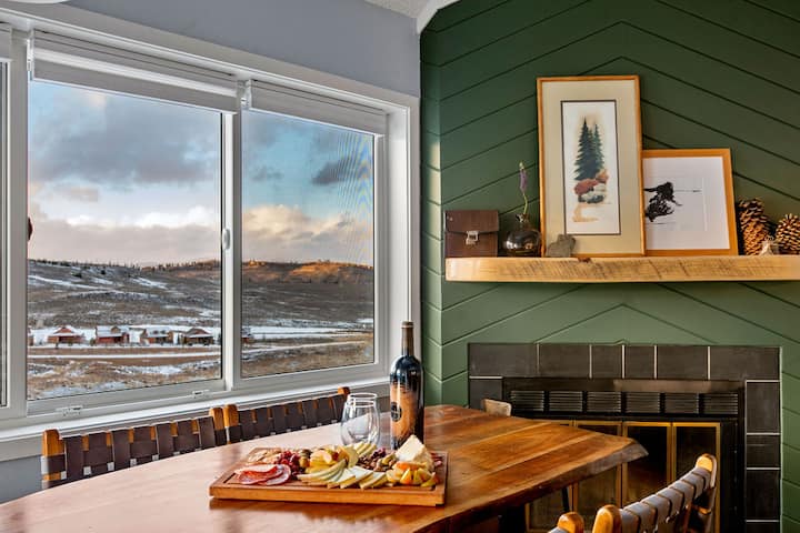 Ski-in / Ski-out, Cozy + Modern Retreat W/ Views - Granby, CO