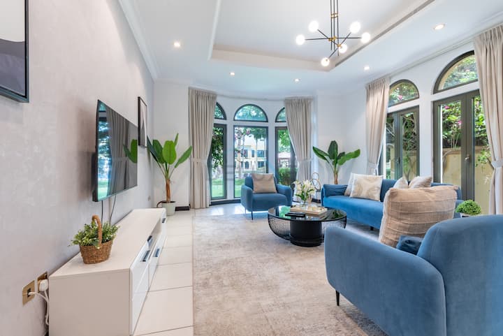 Next To Palm Jumeirah Beach Villa W/ Own Backyard - Dubaï