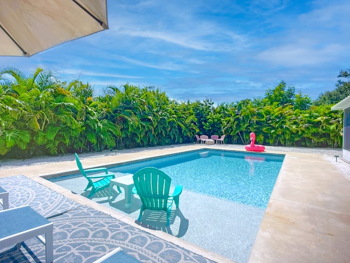 Mid Century  Modern  Pool  Retreat Close To Siesta - Sarasota, FL