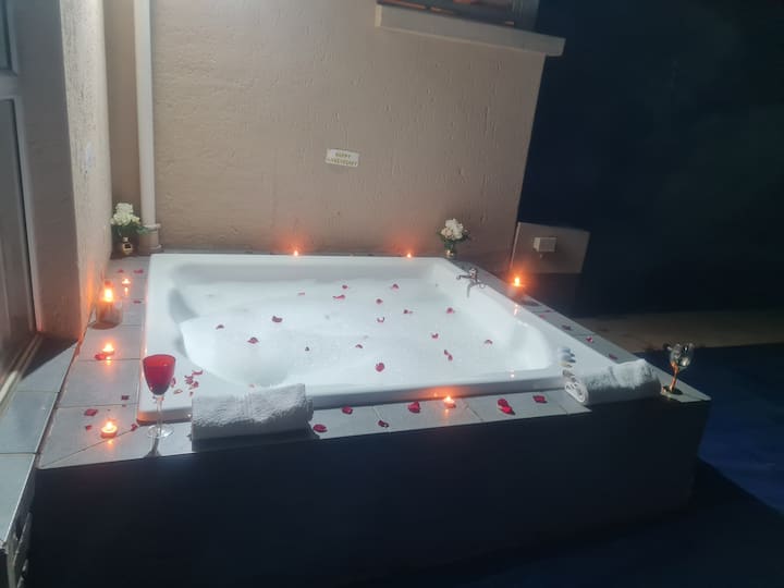 Luxurious Private Apartment With Jaccuzi & Pool - Sandton