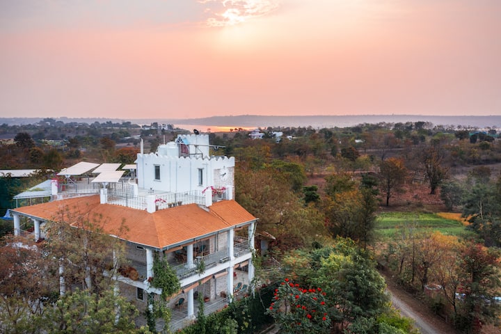 Moonstone Villa.  Four Bedrooms. Shared Pool. - Bhopal