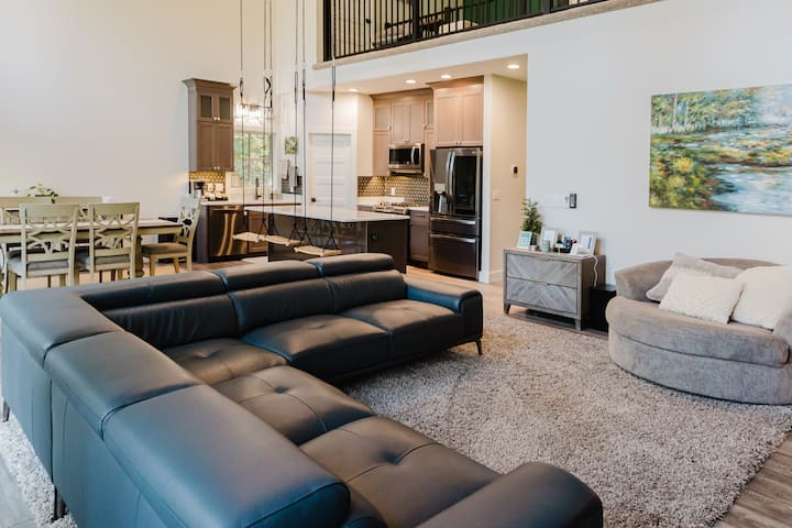 Private Lakehouse Getaway With All Modern Comforts - Paoli Peaks, IN