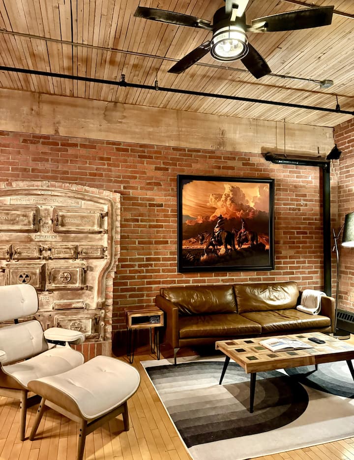 Nyc Industrial Renovated Loft In Downtown Calgary - Mount Royal University