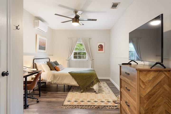 East Austin Cozy Room In Happy Home - Austin, TX