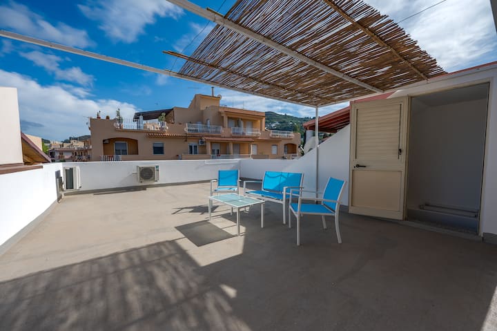 Bilocale Al Centro: Comfort E Posizione Perfetta - Lipari