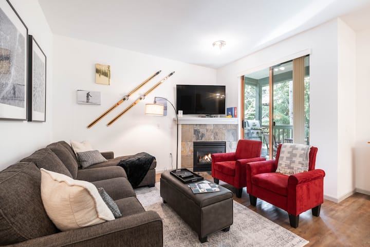 Perfect Location | Free Parking | Pool & Hot Tub - Whistler Blackcomb
