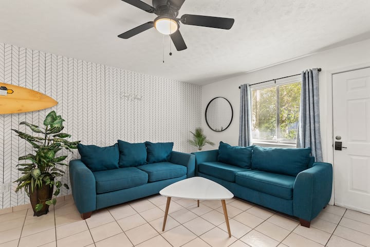 Walk To Beach. Pickleball Court. Sleeps 7 Guests. - Panama City Beach, FL
