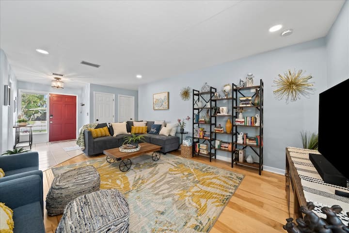 Walk To Downtown Or Drive To The Beach - Melbourne, FL