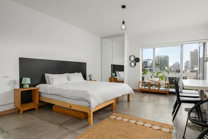 Modern Boho Central Studio | Balcony + City Views - Cape Town