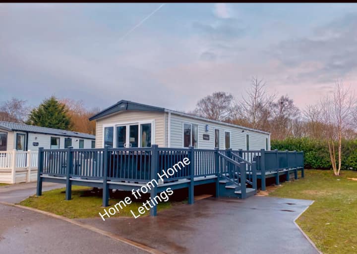 Home From Home Lettings - Tattershall Lakes - Woodhall Spa
