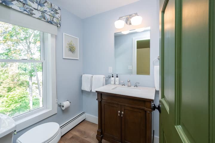 Whitlock Deluxe King Suite - Lee, MA