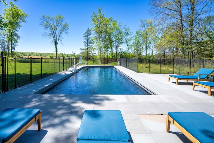 Modern Luxury Villa W/ Fire Pit & Views - Gardiner