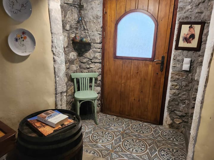 Graphic Stone Farmhouse In A Traditional Village - Lefkada