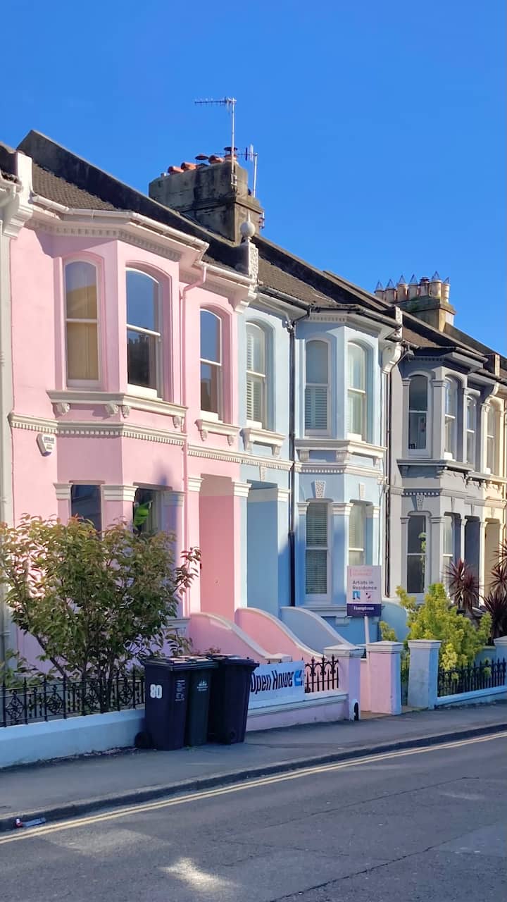 The Pink House | King Room & Garden In Brighton - Brighton