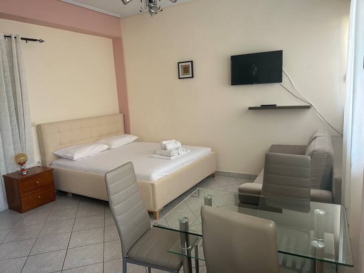 5 Star Location Lovely 1-bedroom Flat, Big Balcony - Saranda