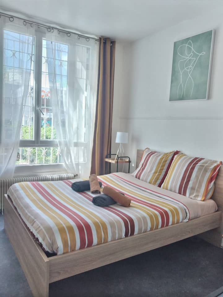 Jolie Chambre éQuipée Dans Appartement Familial - Levallois-Perret