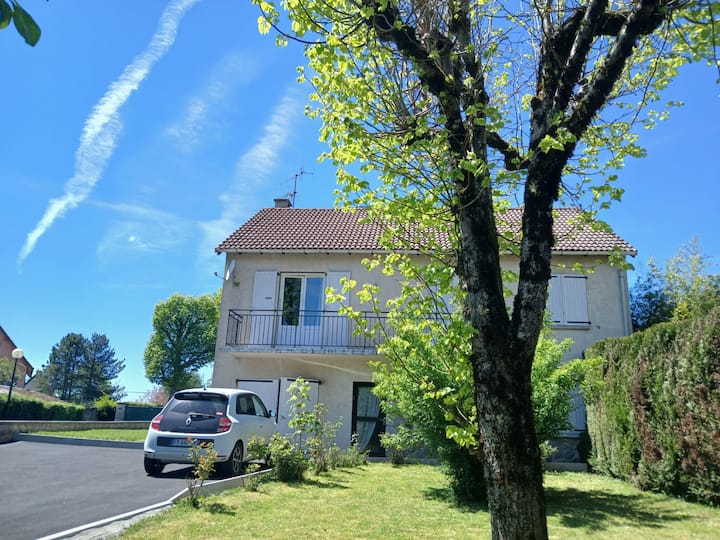 Maison Chaleureuse Avec Cheminée Et Jardin - Aurillac
