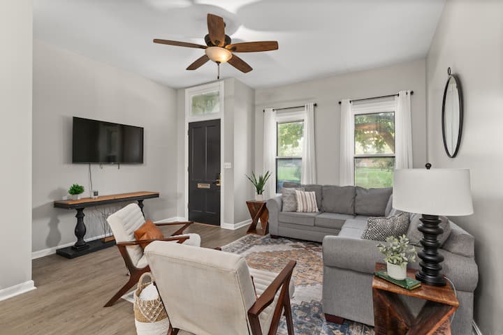 Family-friendly Oasis Near Everything - St. Louis, MO
