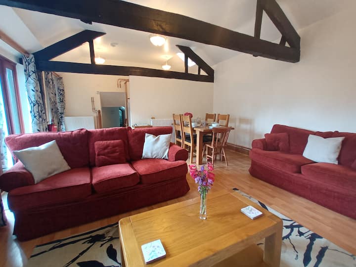 Spacious Rural Barn Conversion - United Kingdom