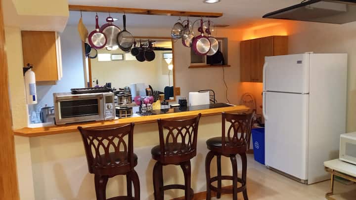 Central Boulder Spacious 2 Bedroom Basement Suite - Boulder, CO