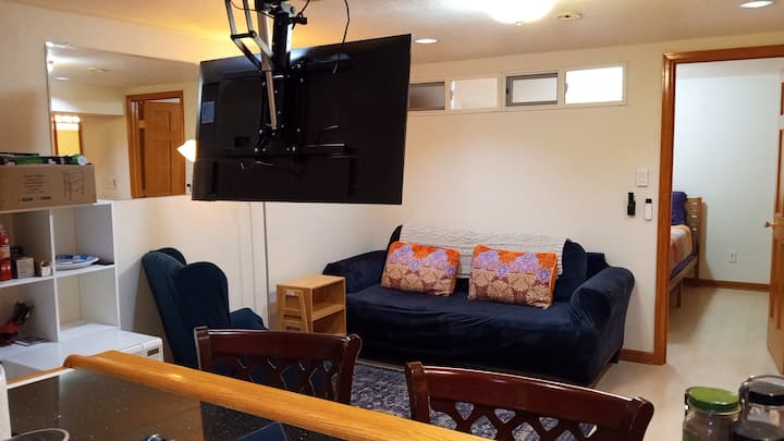 Central Boulder Spacious 2 Bedroom Basement Suite - Boulder, CO